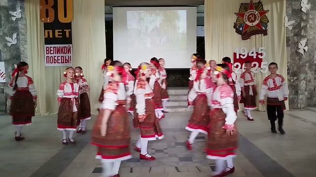 Танец "Вейся капустка"