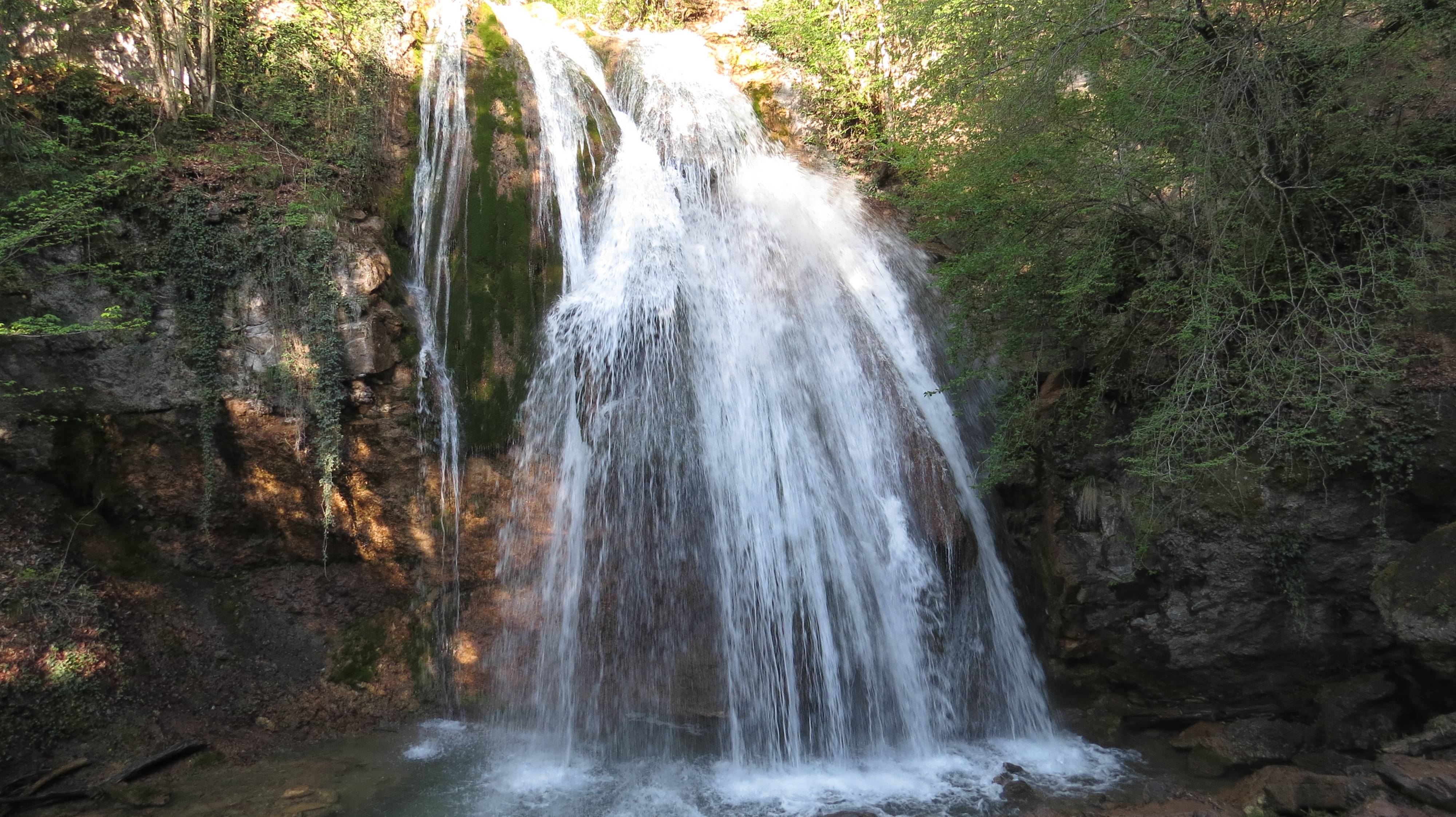 Посидим у водопадов!