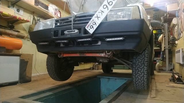 Лебедка - домкрат. Поднимаем авто для ремонта подвески электрической лебедкой в гараже. #лебедка