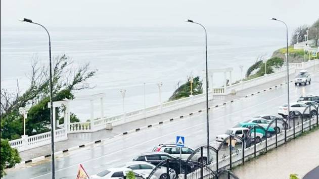 Цена квартиры в Геленджике 16.5 млн.р. в ЖК "Черноморский" на улице Крымской на Толстом мысе.