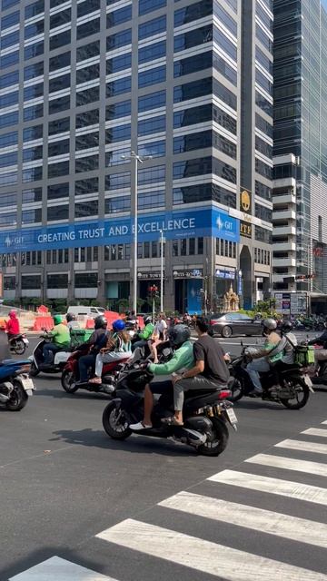 Бангкок. Байкеры стартуют на светофоре. Таиланд. #shorts