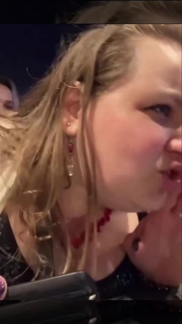 Случайный фотобомбинг в клубе (юмор).