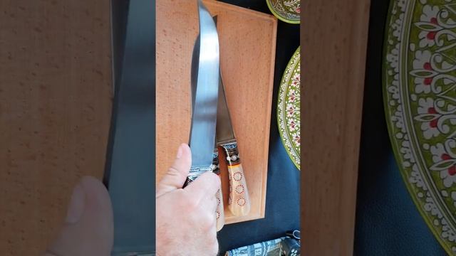 Пчак_большой_от_усто_Элбека_красавец_с_рукоятью_из_рога_архара