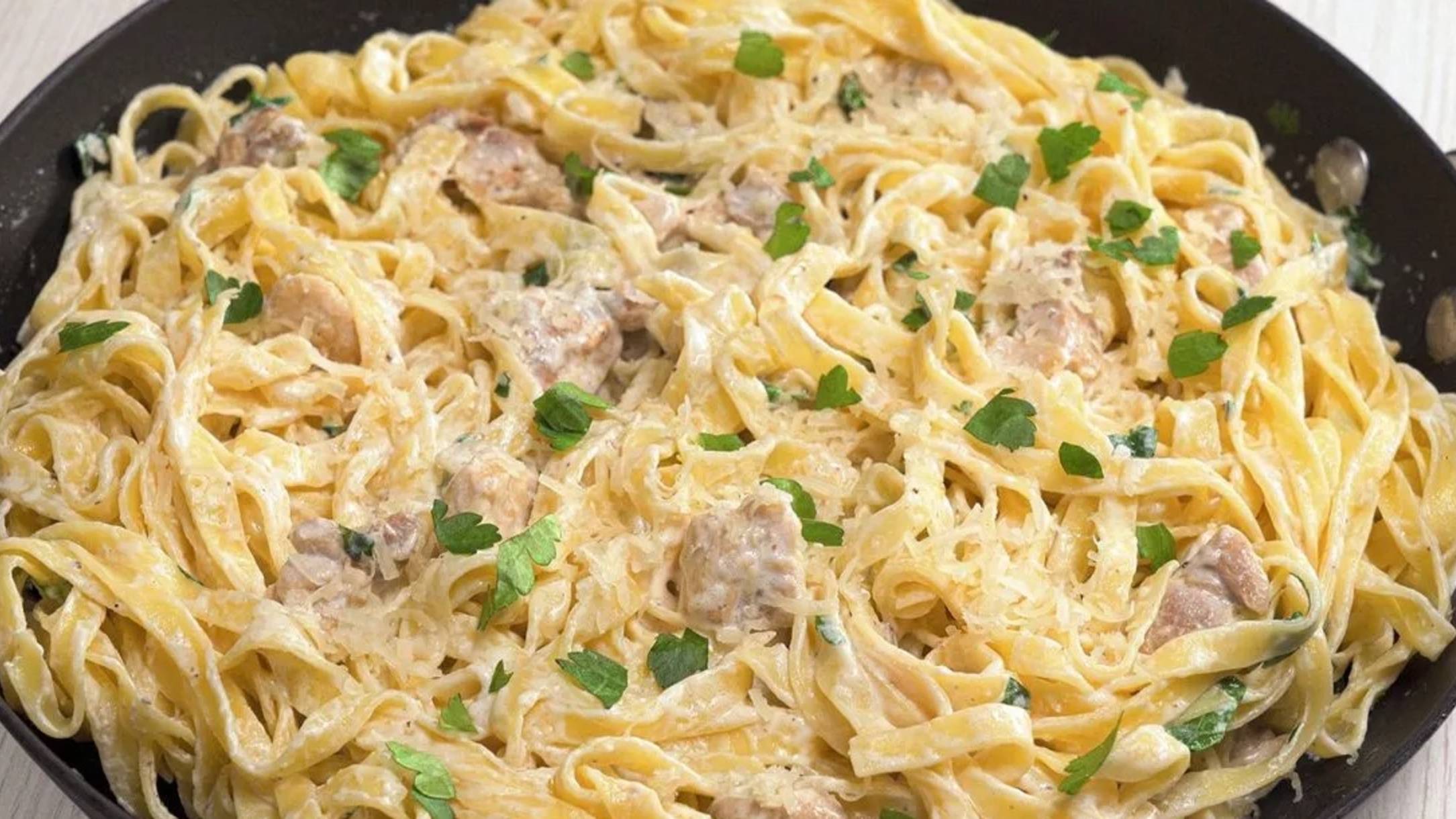 ПАСТА С КУРИЦЕЙ В СЛИВОЧНОМ СОУСЕ. Вкусный ужин за 15 минут! Рецепт от Всегда Вкусно!