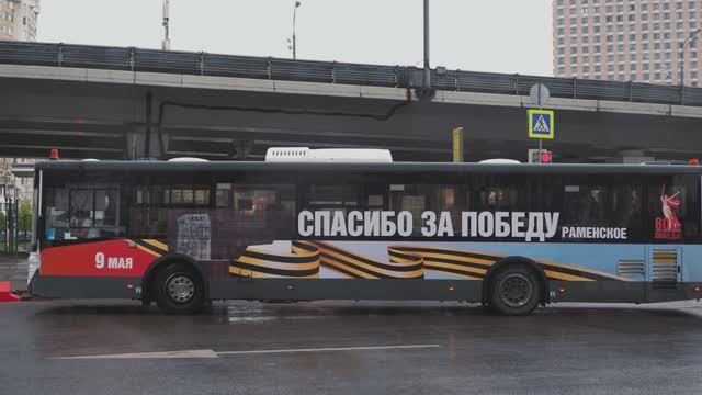 Плакаты Защитников Отечества в автобусах Подмосковья в рамках проекта Герои русских побед