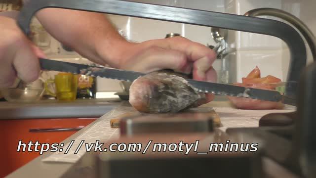 Как эффективно почистить ЗАМОРОЖЕННОГО окуня дома: советы и рекомендации