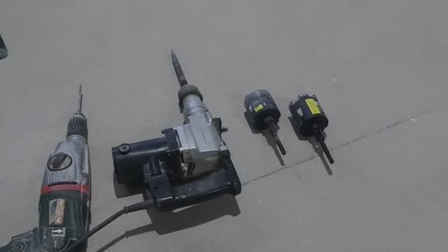 Сверления отверстий для подрозетников.