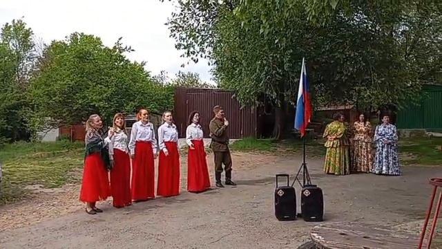 Фронтовая бригада СДК п. Российский поздравляет Ветерана ВОВ 09.05.2025