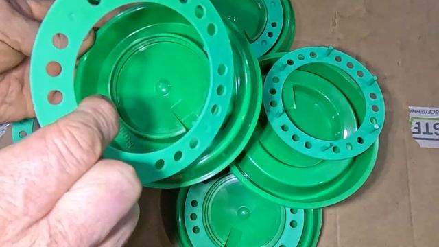 Поилка на банку для перепелочек