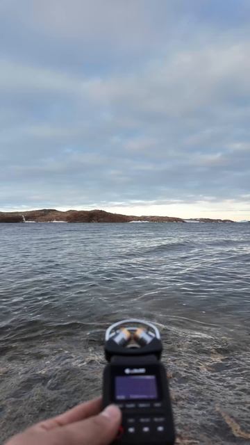 В этом ролике вы услышите настоящие звуки Антарктиды, записанные во время экспедиции для снабжения