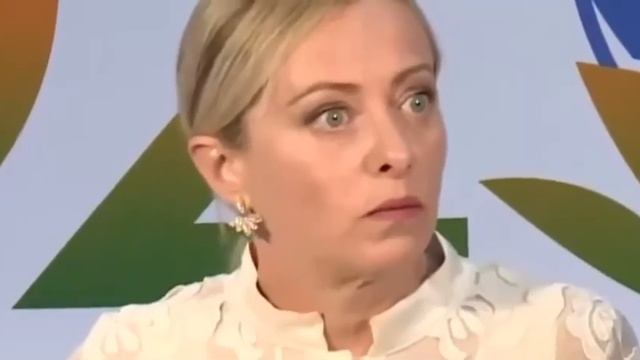 Джорджа Мелони сказала, что она не верит в употребление евро лидерами кокса в купе поезда.