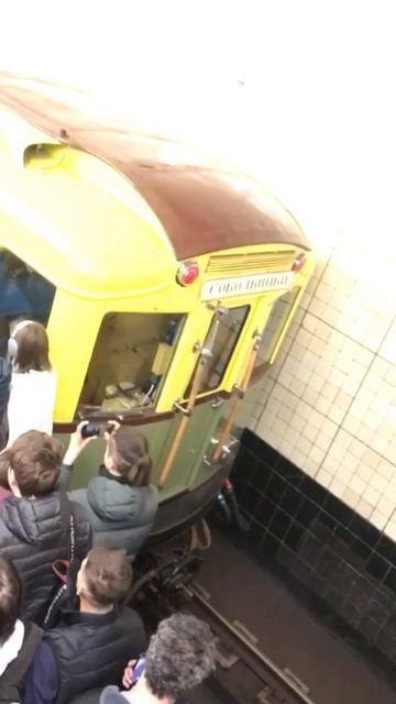 Поезд типа "А" на станции "Сокольники" (🎥: Москва Live)