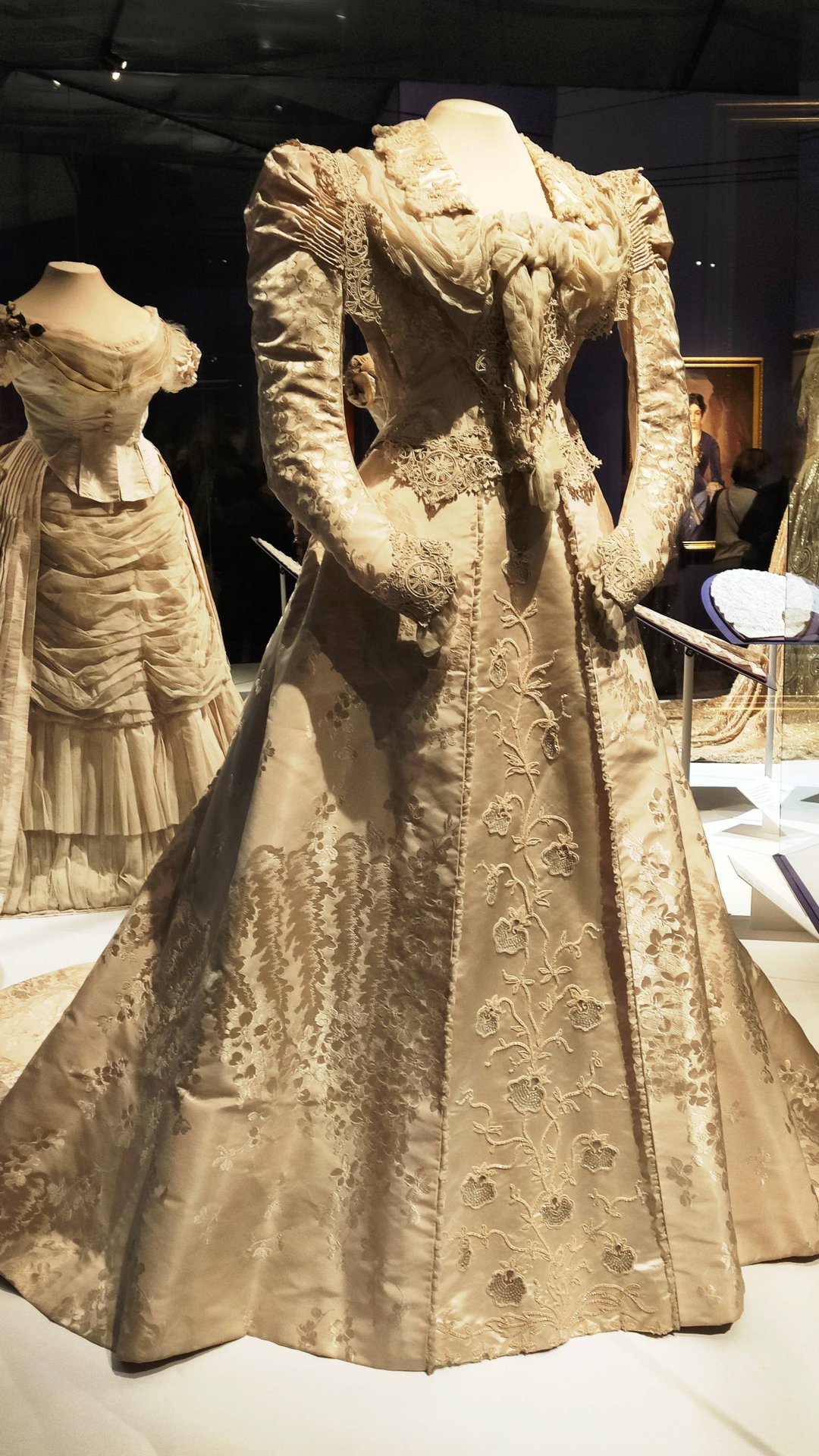 2025.05.12 Москва. Исторический музей. "Драгоценности. Блеск русского двора". Раздел Бал