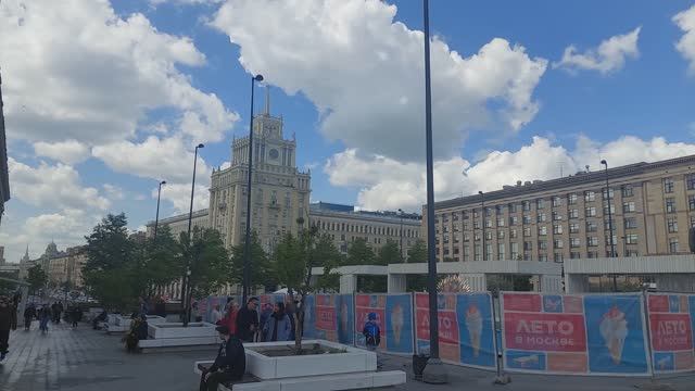 Около метро Маяковская / Москва