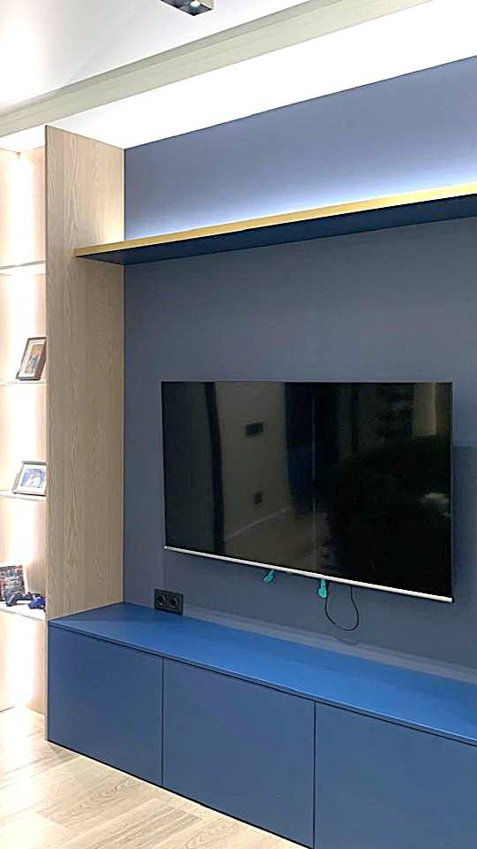 Кароль - стильная встроенная стенка в гостиную в бежево-синих тонах на заказ в Москве, Владимире.