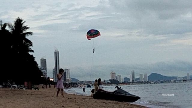 просто цвет заката - серый. небо. закат. вечерний сабай. летает