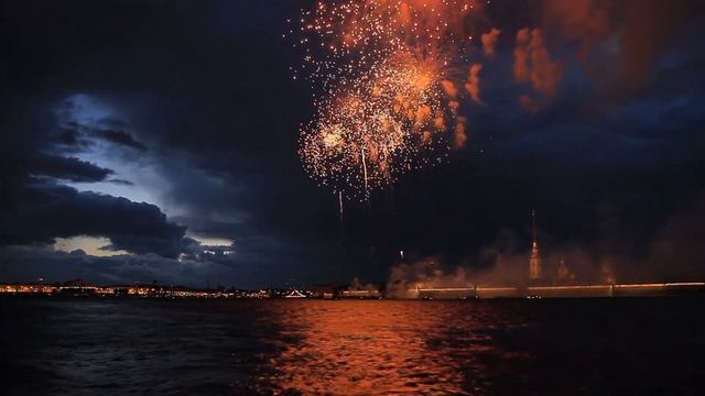 Салют над Невой