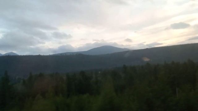 Горы и ледники/БАМ/из окна поезда/ранним утром/стук колес