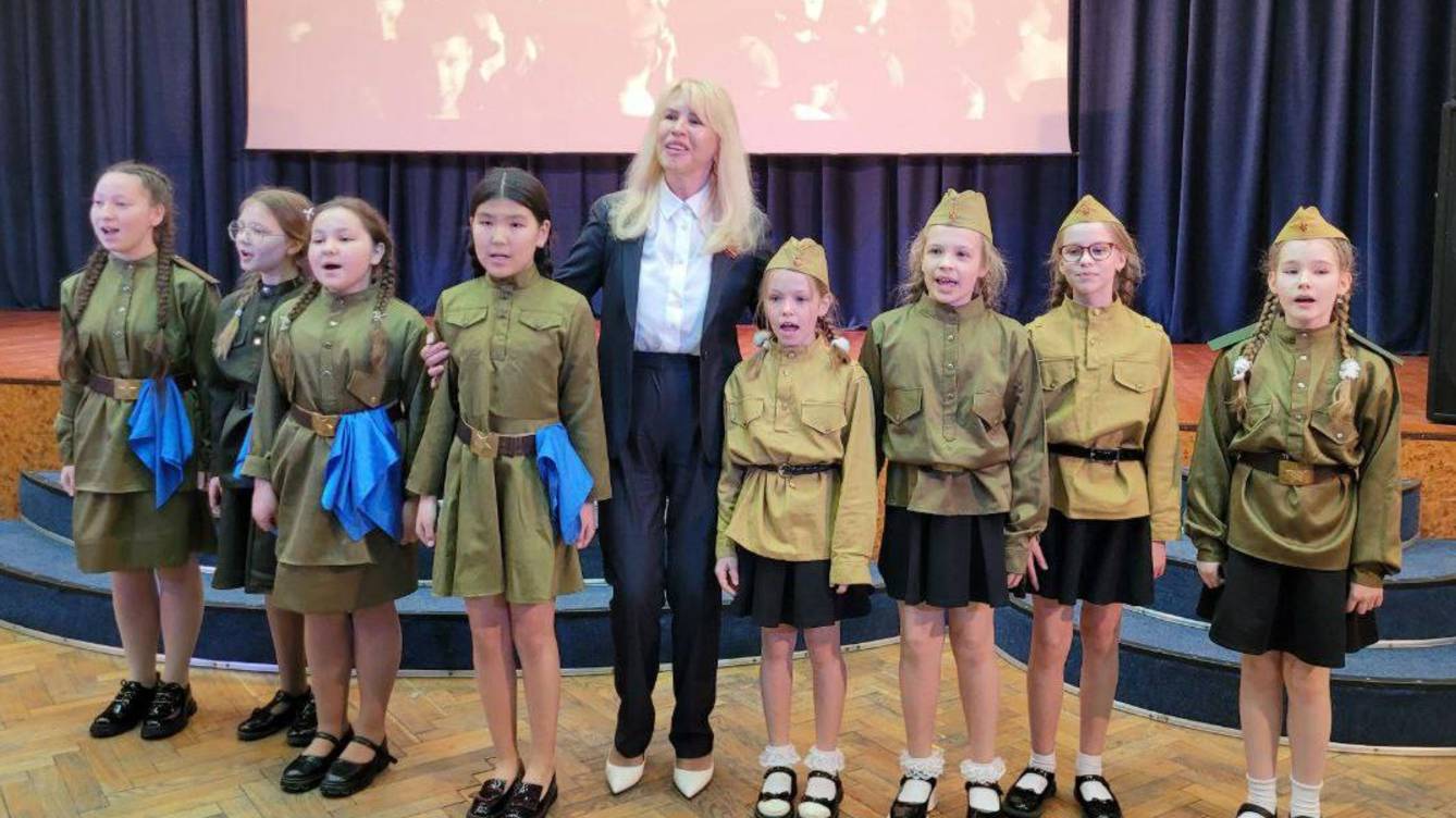 Праздничные концерты, посвященные 80-летию Великой Победы, прошли в школе.