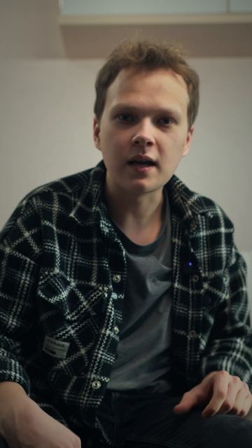 😤 Он устал искать очки по утрам.