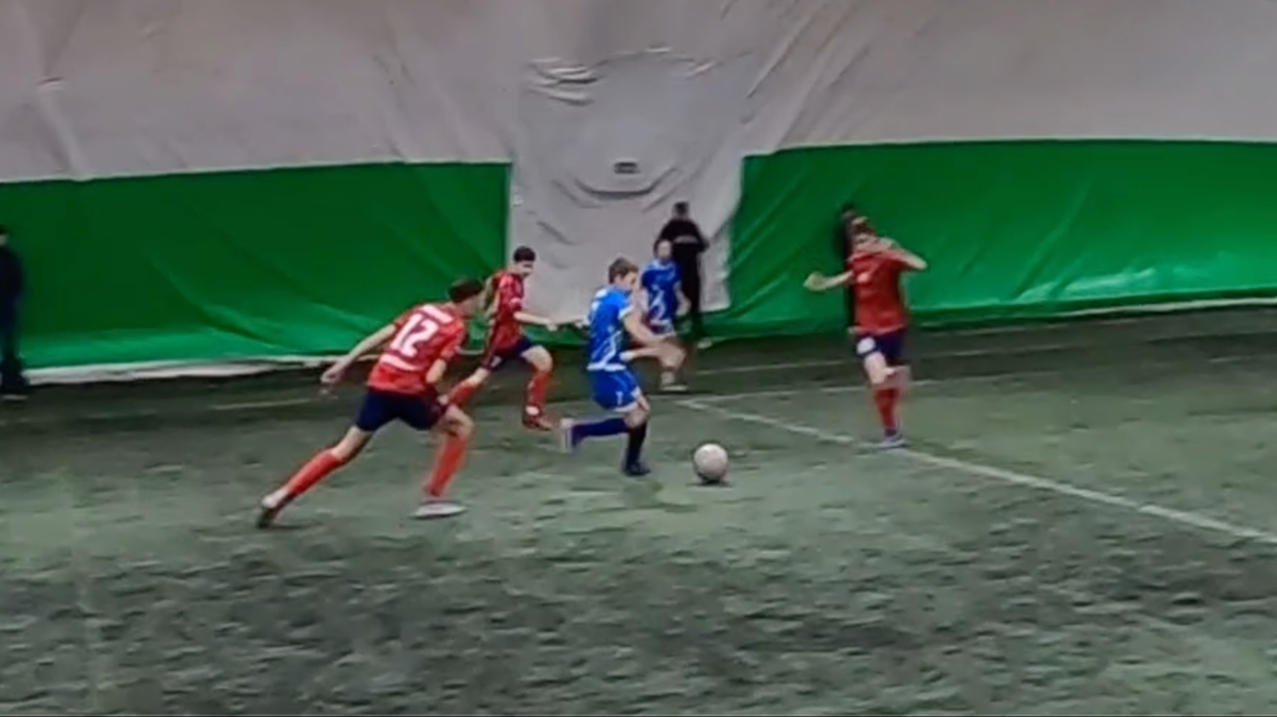 Шикарный пас в разрез