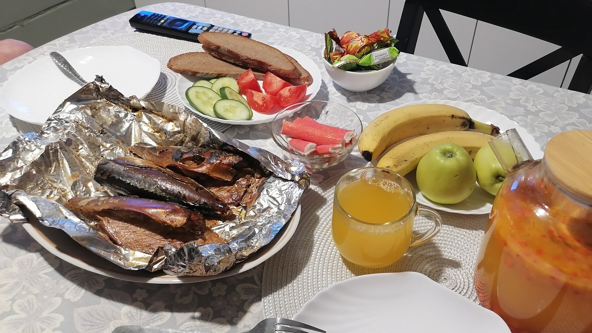 Коптим скумбрию. Прибираемся в беседке.