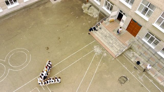 Рубцовск. Школа №11. Репетиция 1 сентября. 2022 год. Съемка с дрона.