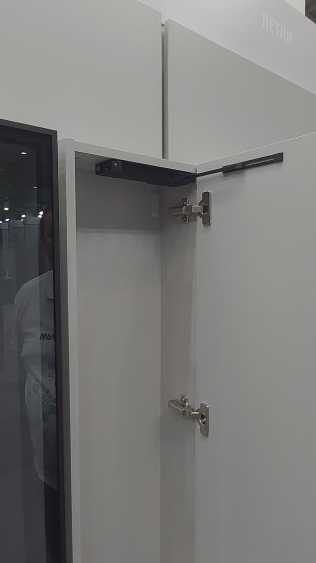 Тонкости работы механизма ONE TOUCH для открывания фасада от нажатия и плавного закрывания