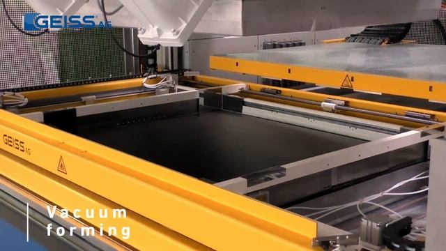 Вакуум-формовочная машина GEISS серии Т11 для технологии двулистного формования (Twin-Sheet).