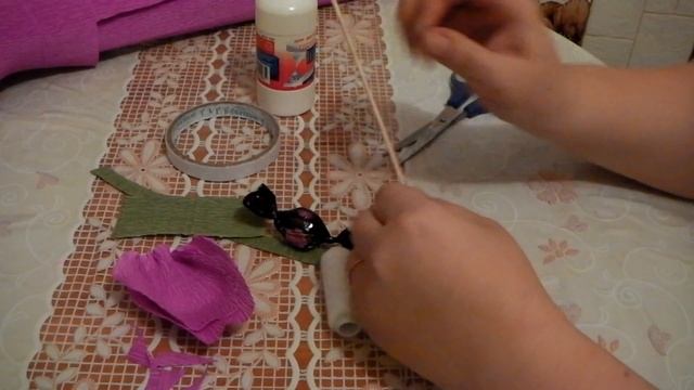 Букет из конфет в корзинке. Имитация.