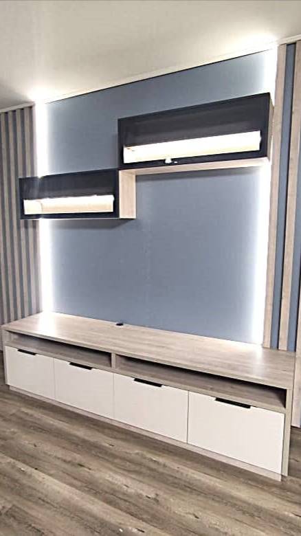 Джоси - современная стенка в гостиную в светлых тонах с подцветкой на заказ в Москве, Владимире.