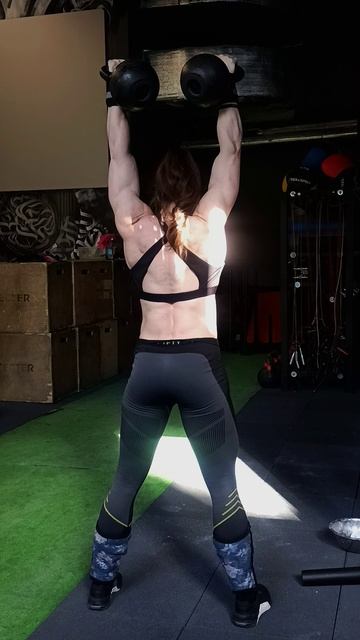 Рывки двумя гирями.mp4