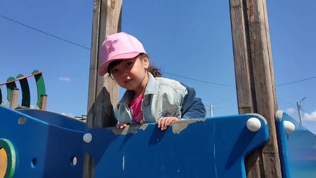 Оливка на площадке.