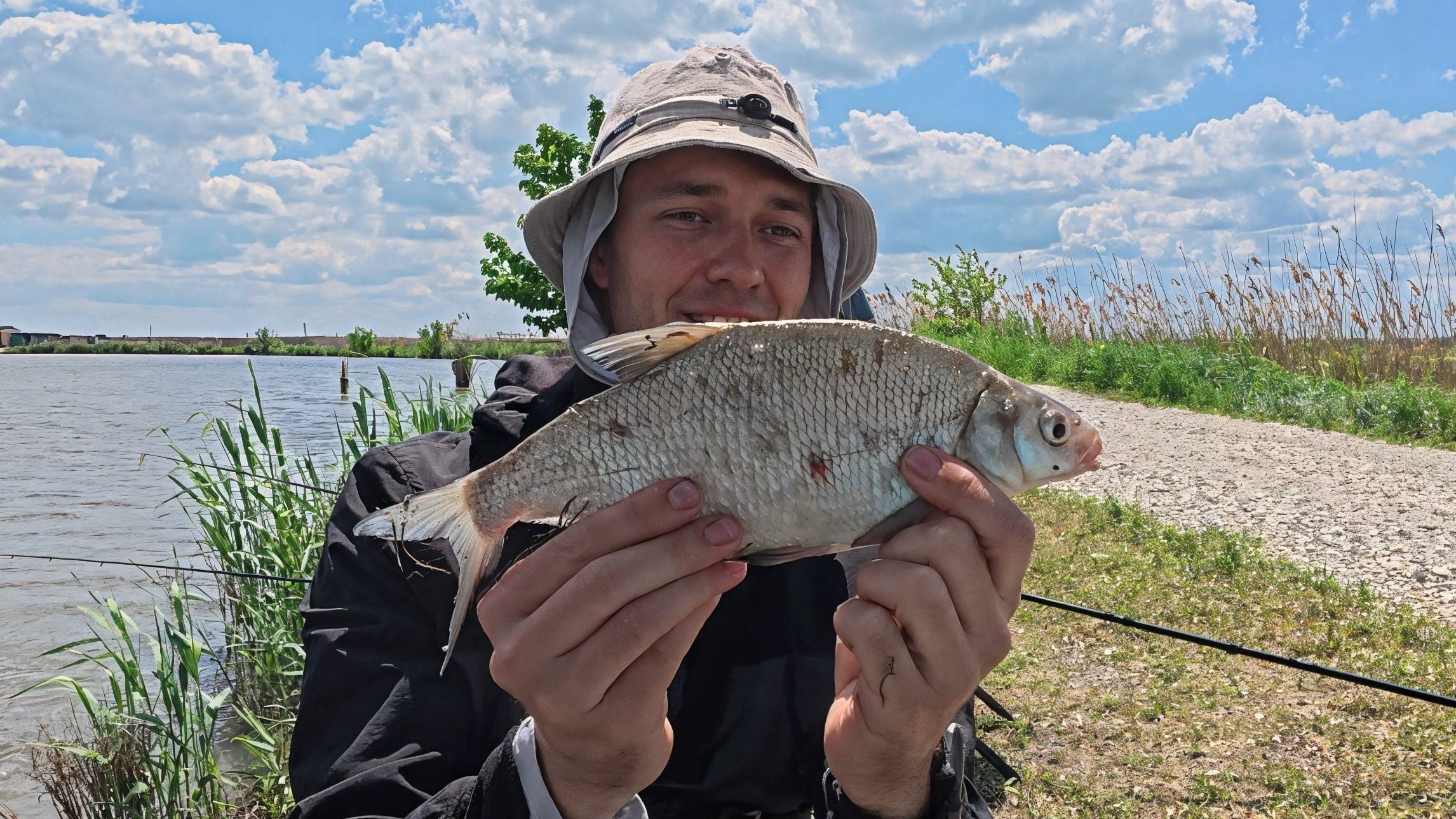 Чуть не потерял удочку! Рыбалка при ураганном ветре!