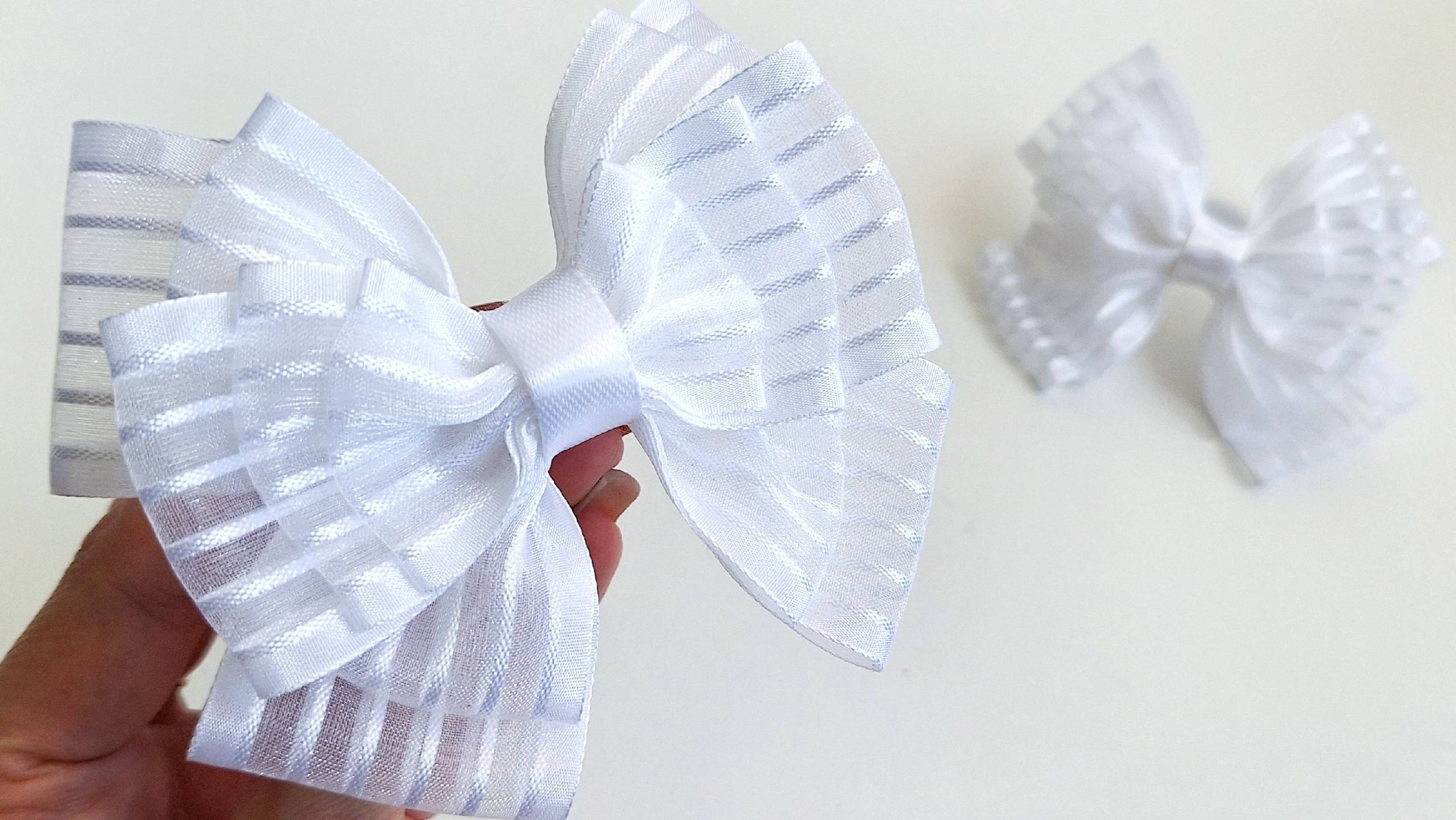 Бантики на скорую руку для последнего звонка / Белые банты из органзы