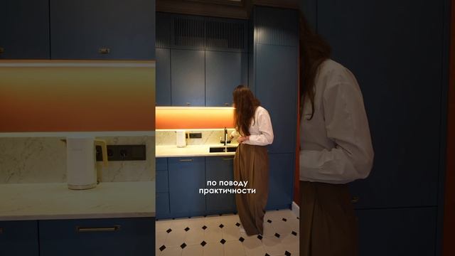 Из чего сделать кухонный фартук 🤔 Как вам решение с узким фартуком из гранита? #shorts