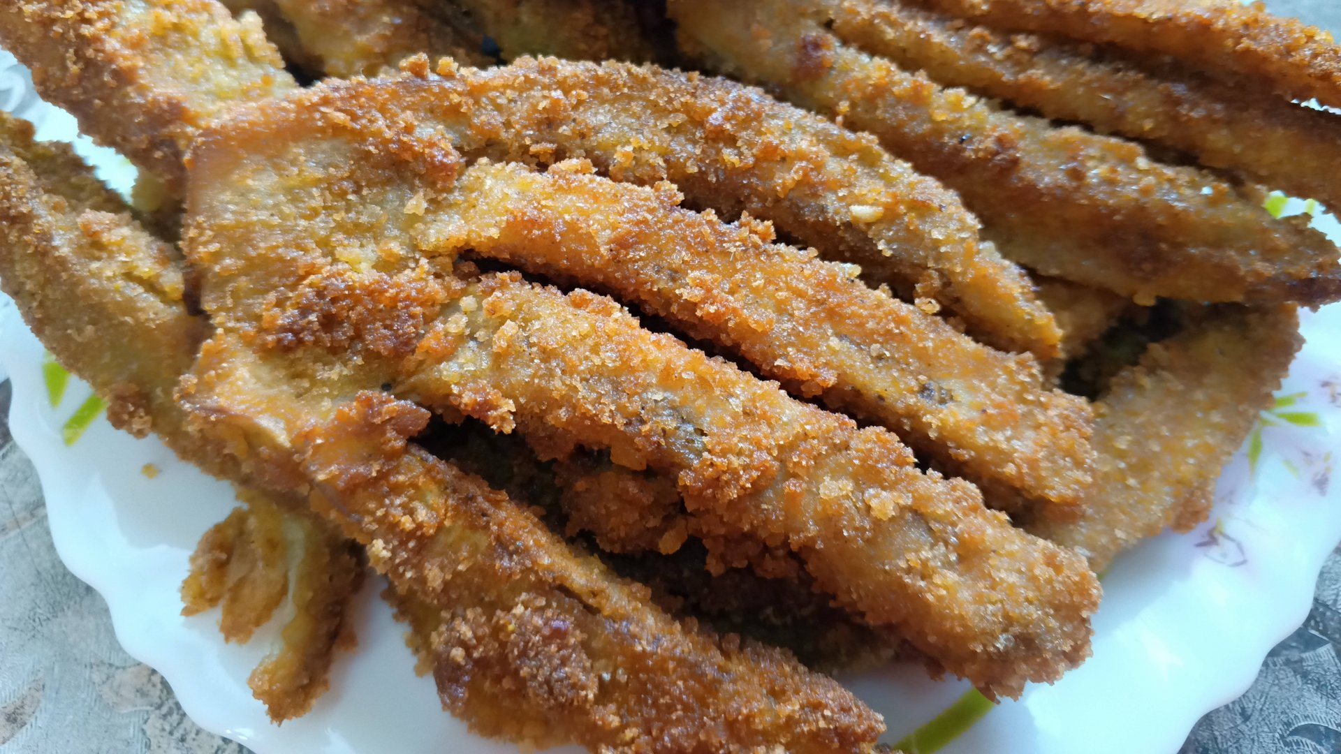 Жареные хрустящие баклажаны во фритюре. Отличная закуска.