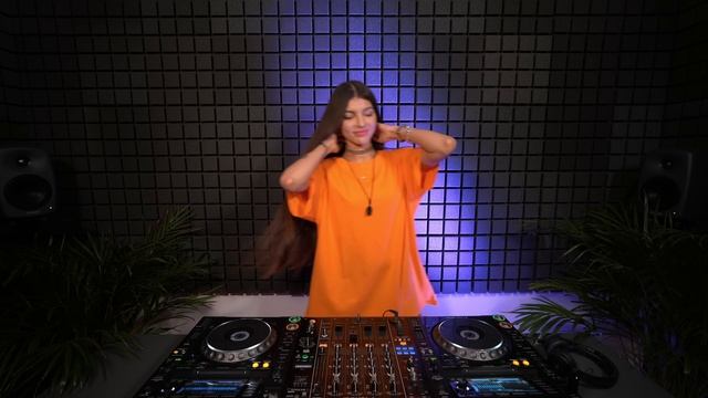 ARMINA -Barcelona studio Live Dj Mix