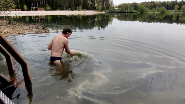 Майский заплыв в озере