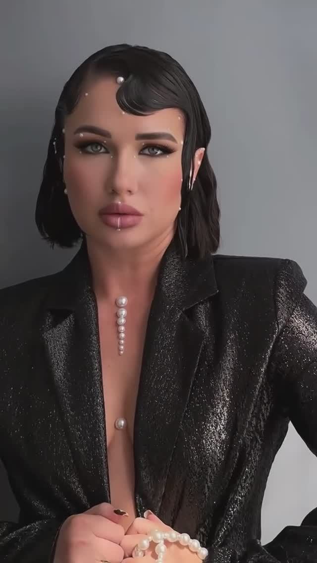 Стильная вечерняя укладка на каре с мокрым эффектом #прическа #укладка #волосы #локоны