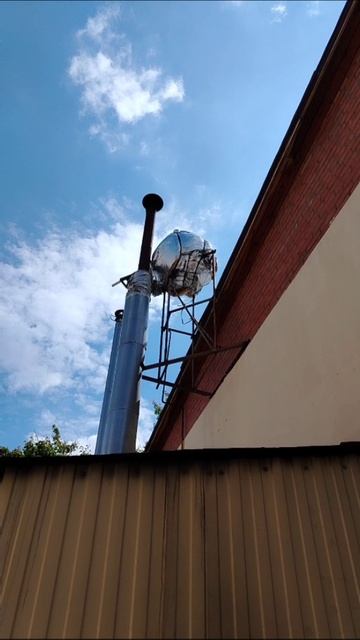 Атмосферный расширительный бак в системе отопления на крыше