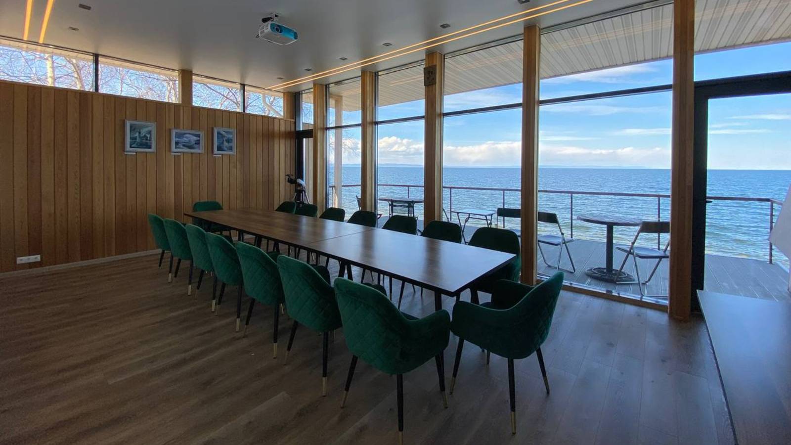 Экопарк "Южный Байкал". Конференц-зал на локации "Мыс Капитанов"