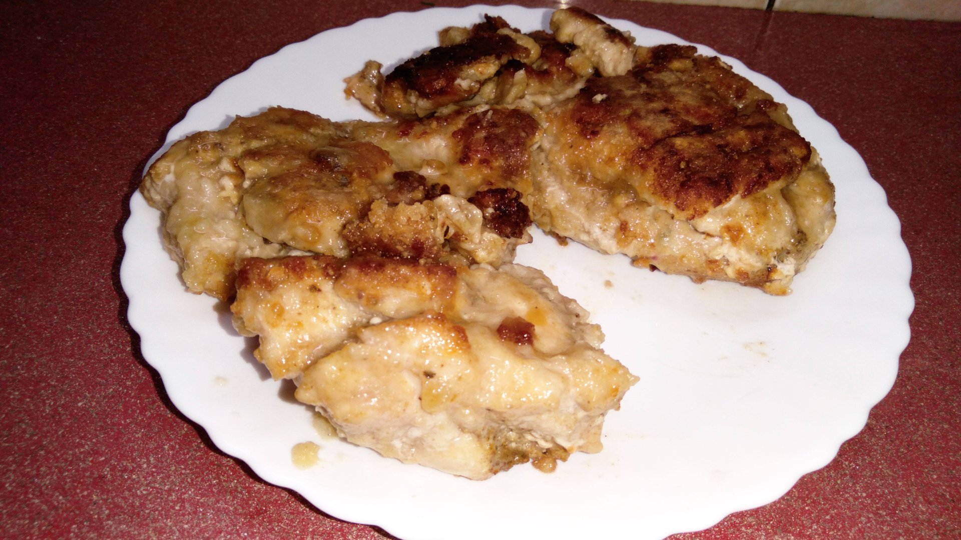 Пожарить курицу на сковороде вкусно и быстро на пергаменте