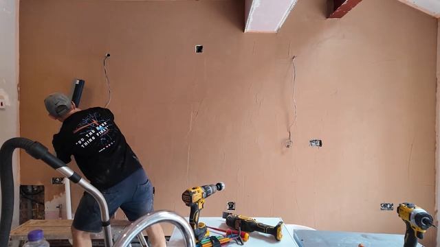 Как я штукатурю кухню за 2 дня: секреты идеальных стен и потолка с нуля