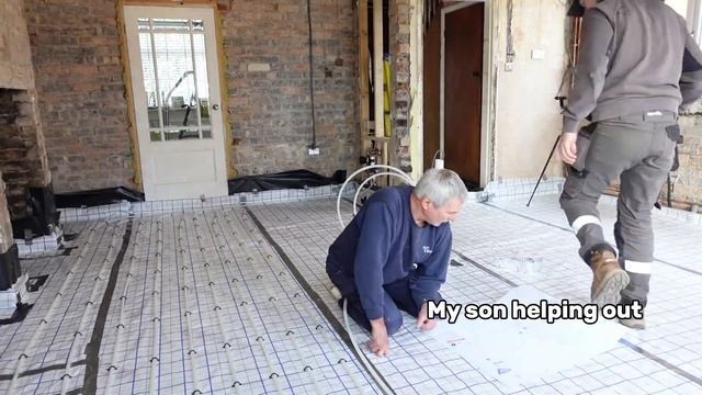 Как мы впервые протопили холодную кухню: тёплый пол своими руками за 2 года!