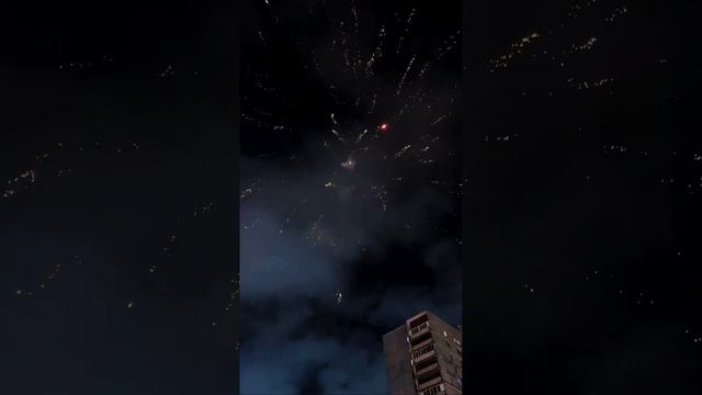 Шикарнейший огромный салют на свадьбу, премиум фейерверк Бриллиантовый (веерный)