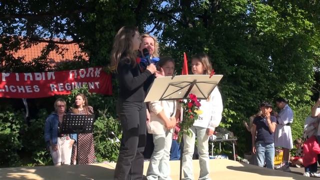 "Хотят ли русские войны" - Мари, Софи, Даша и Татьяна