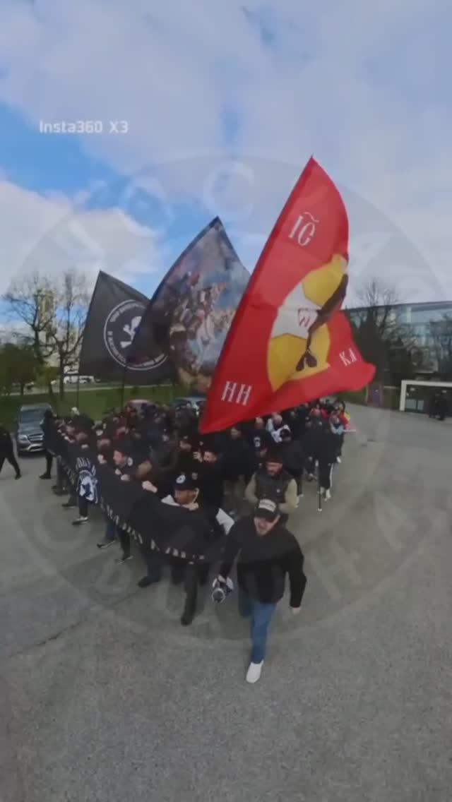 Сотни Русичей из трибуны Русской Общины пришли поддержать спортсменов