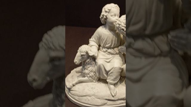 Вазы. статуэтки.