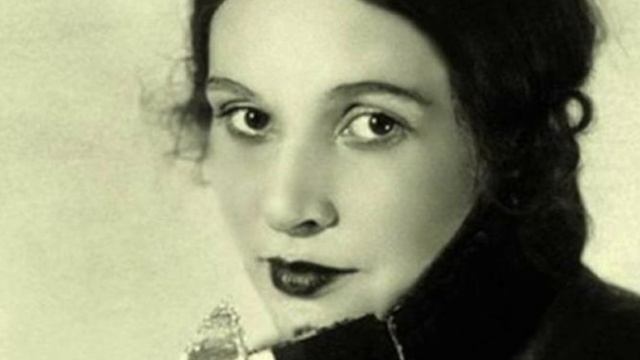 "Ты такая ж простая, как все..."